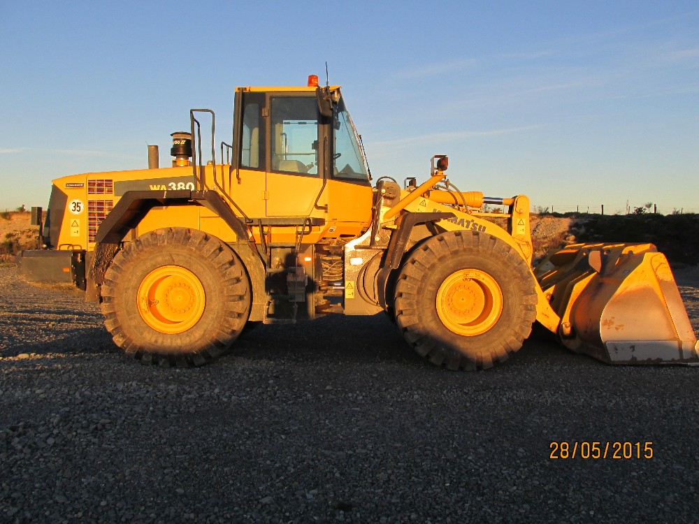 20 Tonne wheeled loader - Simon Waldron Earthmoving